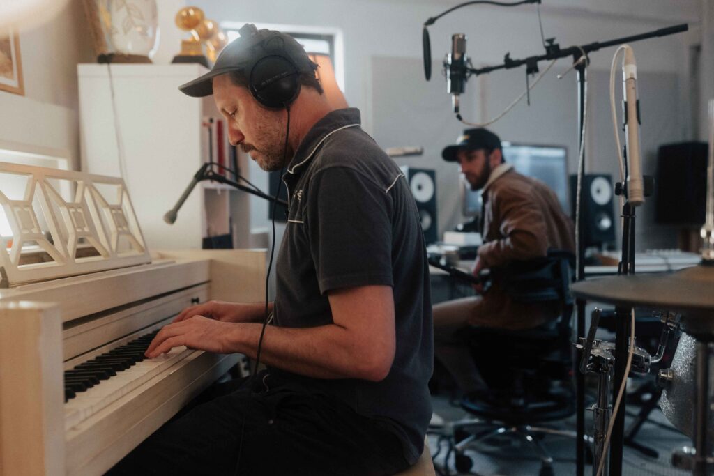 How Sam Newton Made a Song with a Grammy Winner in 6 Hours - Artlist Blog